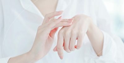 How to Help Dry Hands - 4 Tips for Dry Hands | Dial®