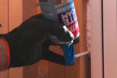How to use waterproof foam sealant to protect a bathroom