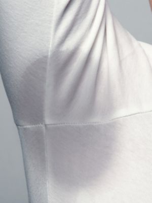 How to Remove Sweat and Armpit Stains