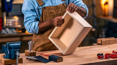Scheuren in hout vullen met epoxy: Zo doe je dat