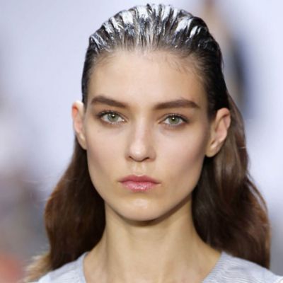 Sleek und sexy: Haare im Wet-Look