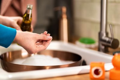 How to remove epoxy from skin: Getting off super adhesives