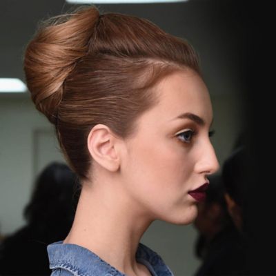 Coiffure banane : comment féminiser cette coupe masculine