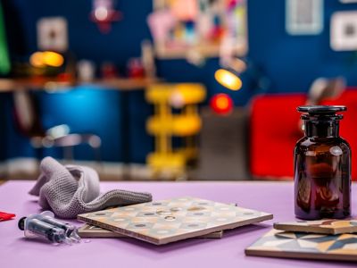 Kleber von Fliesen entfernen: Schritt-für-Schritt-Anleitung