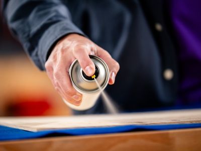 Comment coller de la feutrine sur du bois ? Démonstration sur DIY