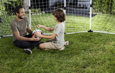 Repair a football with Pattex Super Glue Gel - Pattex