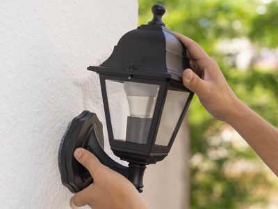 Mount metal objects on the wall using Pattex PL150 - Pattex